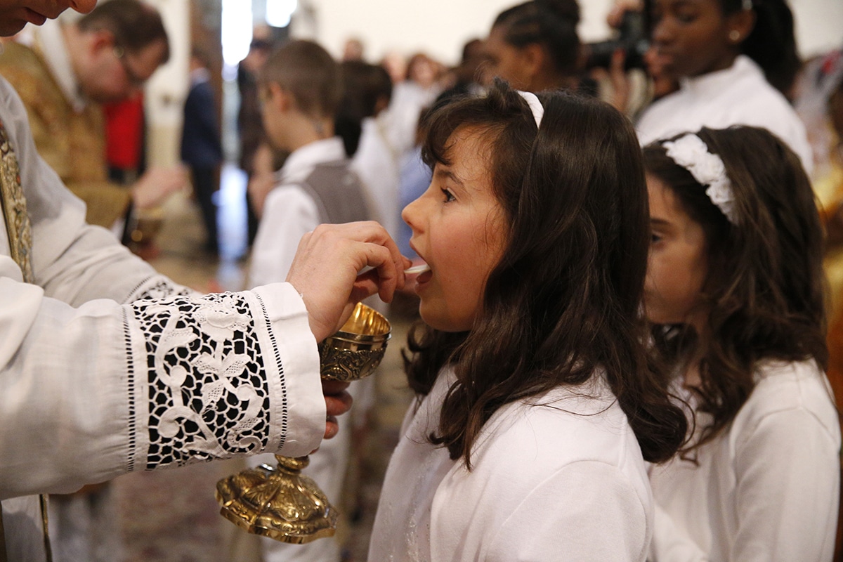 Et Pie X permit aux enfants de communier - France Catholique